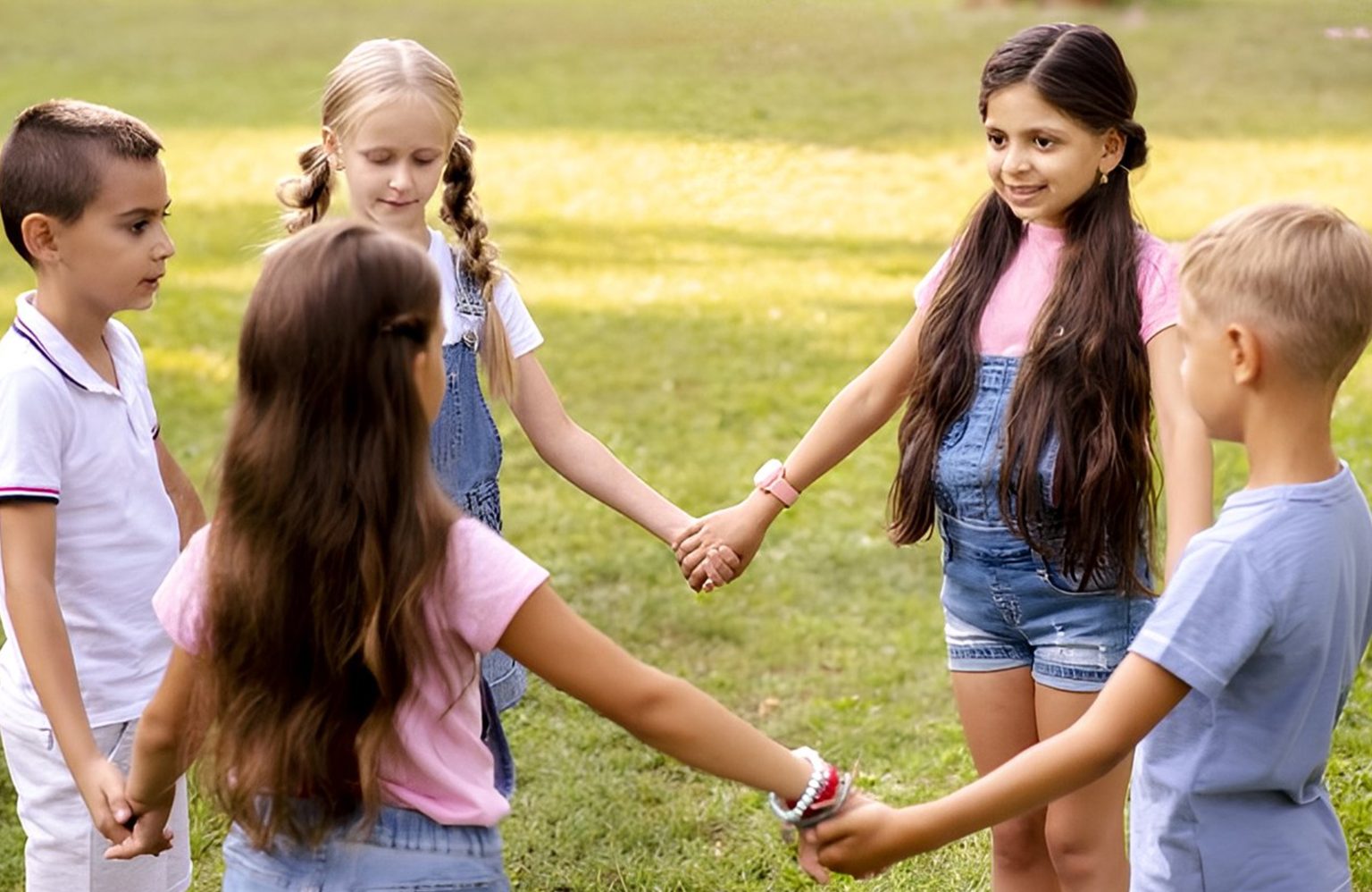 20 Permainan Tradisional Dengan dan Tanpa Alat yang Seru dan Semarak